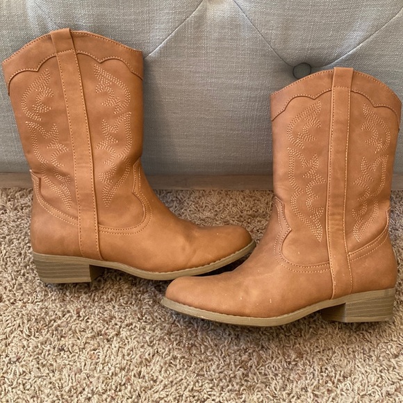 DV by Dolce Vita | Shoes | Worn Once Dolce Vita Lorde Cowboy Boots ...